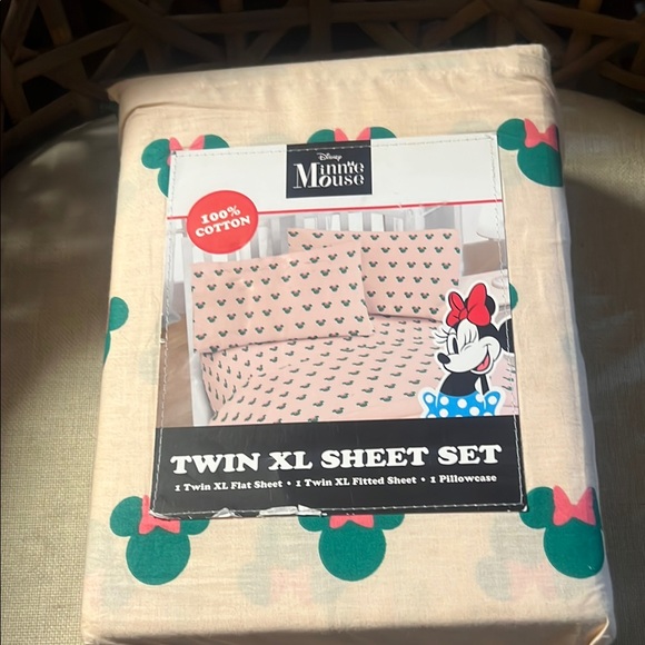 Disney | Bedding | Disney Pink And Green Minnie Mouse Sheet Set | Poshmark